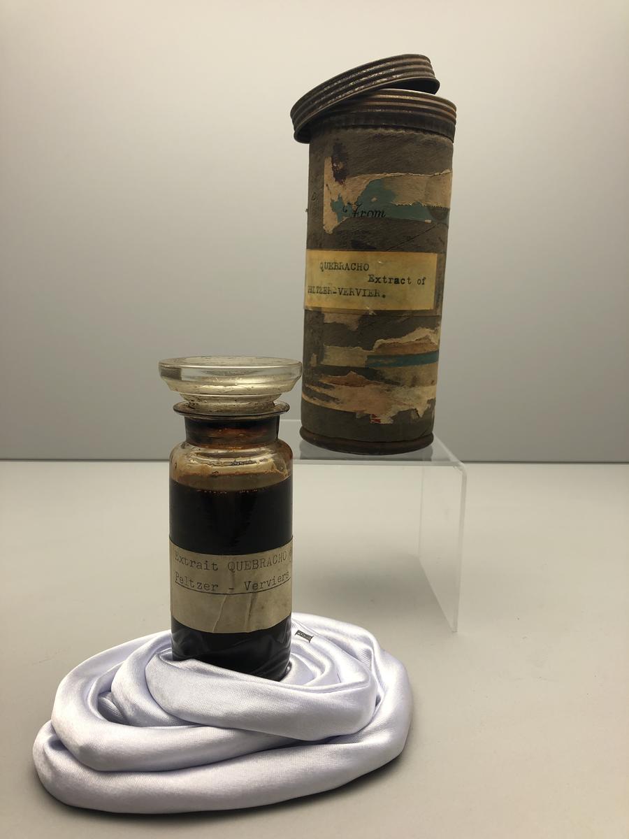 Dye sample bottle in cardboard tube - Quebracho, Extract of Peltzer ...